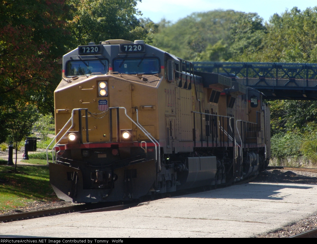 UP 7220 leads loaded coal